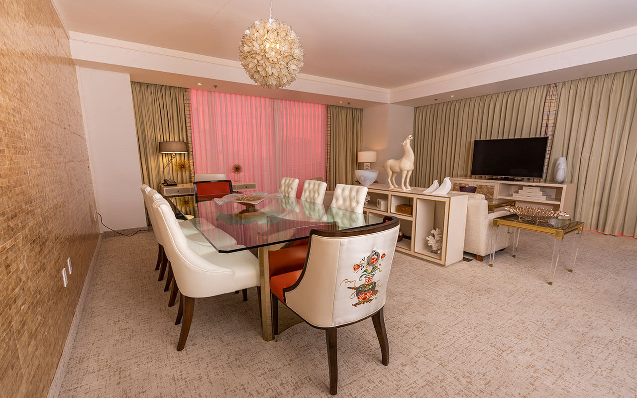 Guest Rooms, Suites and Penthouse - Ahern Hotel