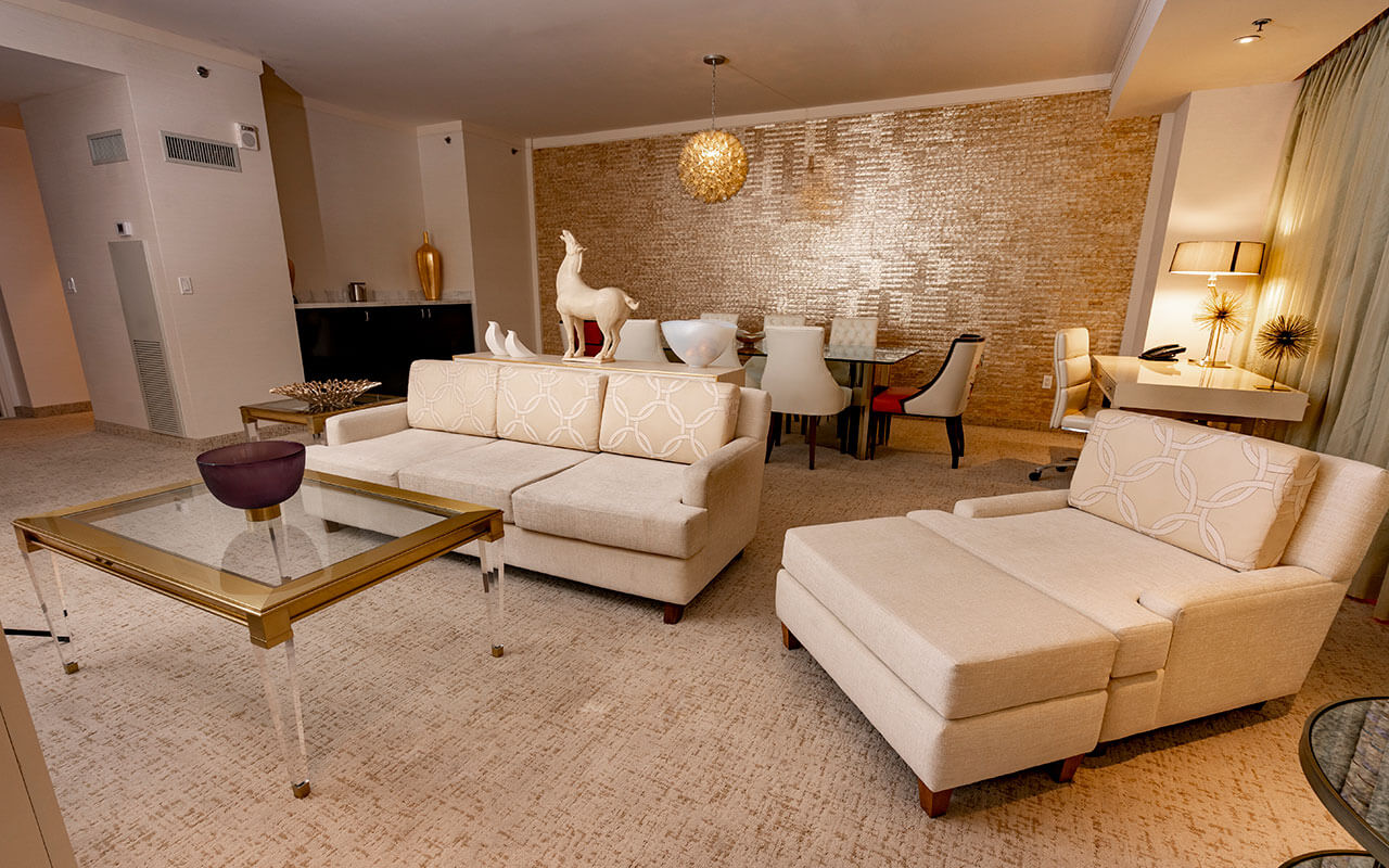 Guest Rooms, Suites and Penthouse - Ahern Hotel