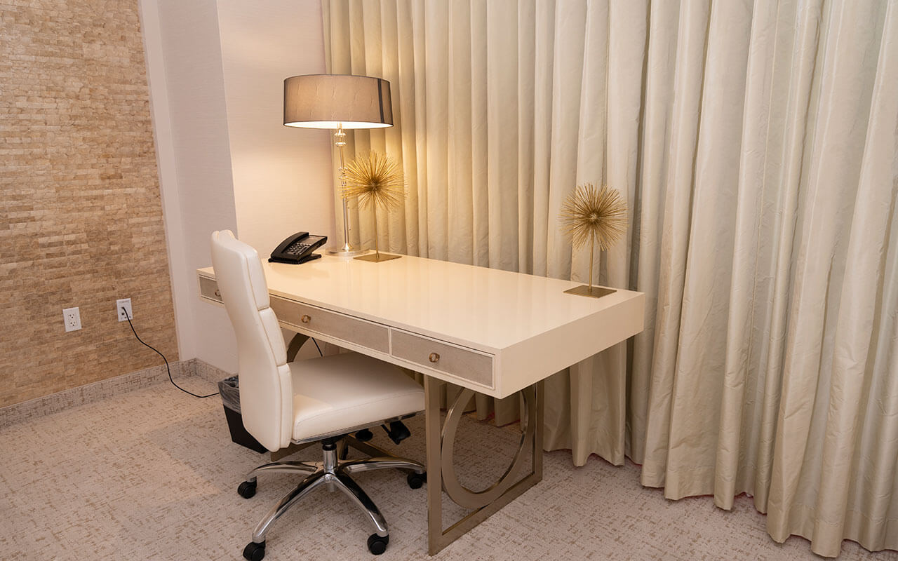 Guest Rooms, Suites and Penthouse - Ahern Hotel